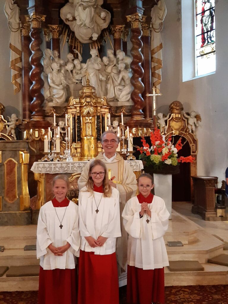 Neue Minis in der Pfarrei Oberschneiding - Gemeinde Oberschneiding